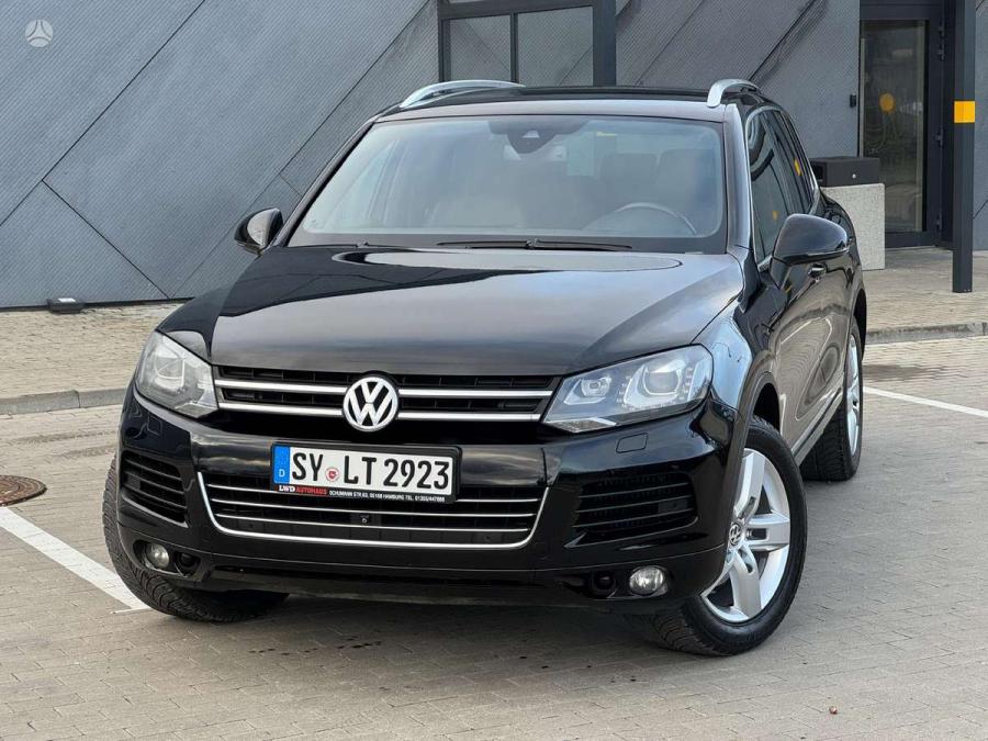 Black Volkswagen Touareg 2014 in Jonava, with an engine capacity of 3.00 L and mileage of 282 thousand km for 13499 €, photo 1 on AUTOMOTO.COM.LV