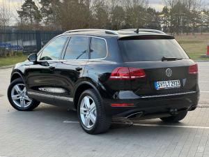 Black Volkswagen Touareg 2014 in Jonava, with an engine capacity of 3.00 L and mileage of 282 thousand km for 13499 €, photo 6 on AUTOMOTO.COM.LV