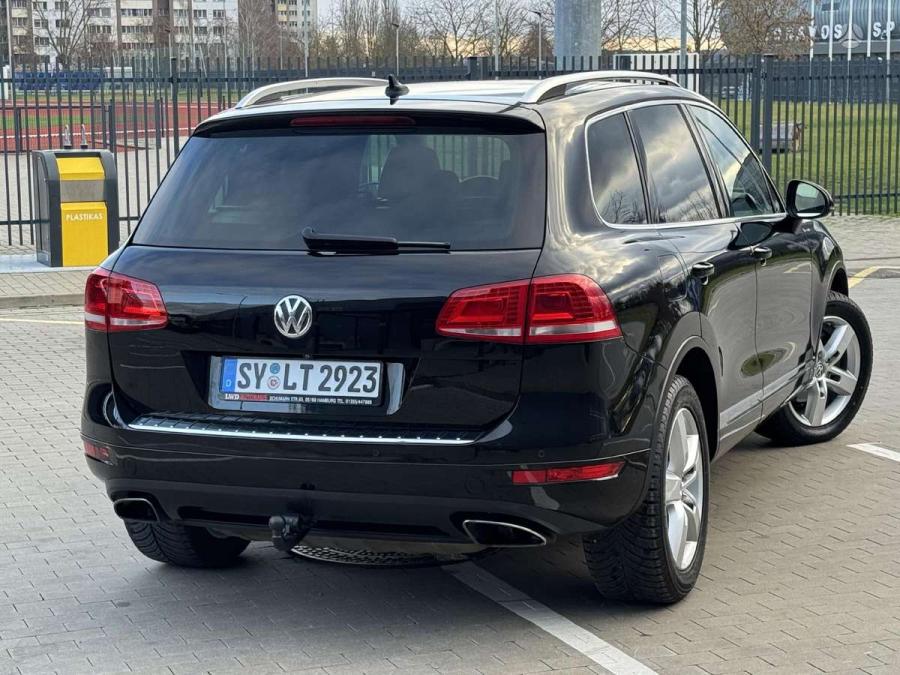Black Volkswagen Touareg 2014 in Jonava, with an engine capacity of 3.00 L and mileage of 282 thousand km for 13499 €, photo 8 on AUTOMOTO.COM.LV
