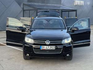 Black Volkswagen Touareg 2014 in Jonava, with an engine capacity of 3.00 L and mileage of 282 thousand km for 13499 €, photo 15 on AUTOMOTO.COM.LV