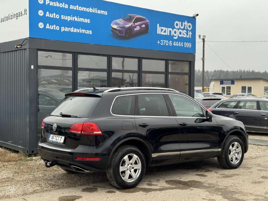 Black Volkswagen Touareg 2014 in Vilnius, with an engine capacity of 3.00 L and mileage of 206 thousand km for 12750 €, photo 4 on AUTOMOTO.COM.LV