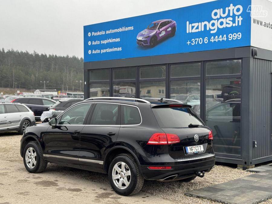 Melns Volkswagen Touareg 2014 Viļņa, ar dzinēja tilpumu 3.00 L un nobraukumu 206 tūkst. km par 12750 €, foto 3 vietnē AUTOMOTO.COM.LV