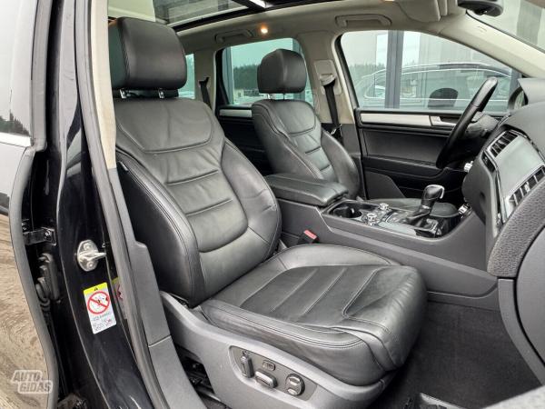 Melns Volkswagen Touareg 2014 Viļņa, ar dzinēja tilpumu 3.00 L un nobraukumu 206 tūkst. km par 12750 €, foto 8 vietnē AUTOMOTO.COM.LV