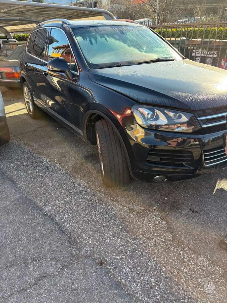 Black Volkswagen Touareg 2014 in Kaunas, with an engine capacity of 2.97 L and mileage of 202 thousand km for 8800 €, photo 4 on AUTOMOTO.COM.LV