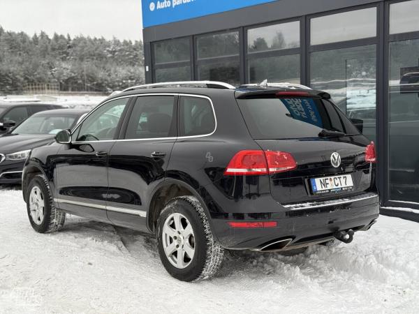 Melns Volkswagen Touareg 2014 Viļņa, ar dzinēja tilpumu 3.00 L un nobraukumu 206 tūkst. km par 12450 €, foto 3 vietnē AUTOMOTO.COM.LV