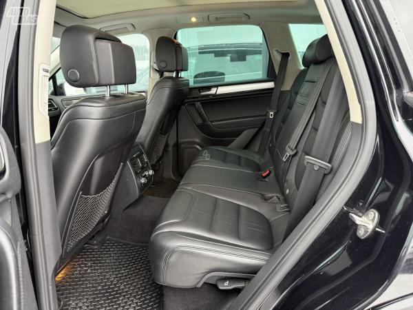 Melns Volkswagen Touareg 2014 Viļņa, ar dzinēja tilpumu 3.00 L un nobraukumu 206 tūkst. km par 12450 €, foto 9 vietnē AUTOMOTO.COM.LV