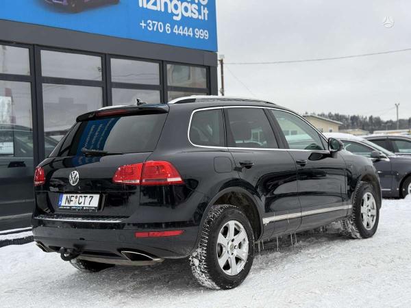Black Volkswagen Touareg 2014 in Vilnius, with an engine capacity of 3.00 L and mileage of 206 thousand km for 12450 €, photo 4 on AUTOMOTO.COM.LV