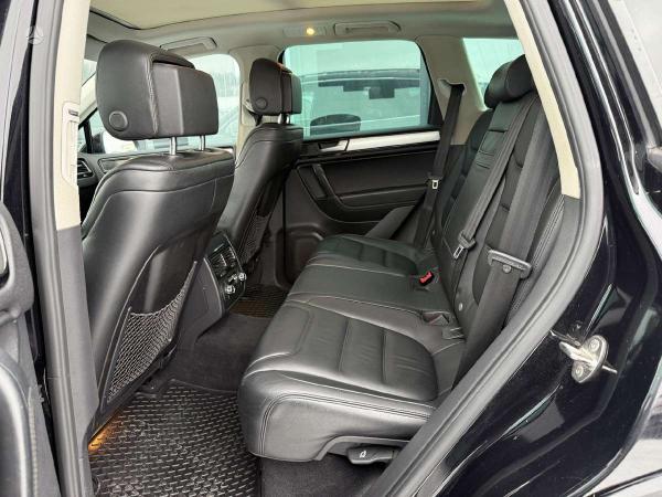 Black Volkswagen Touareg 2014 in Vilnius, with an engine capacity of 3.00 L and mileage of 206 thousand km for 12450 €, photo 9 on AUTOMOTO.COM.LV