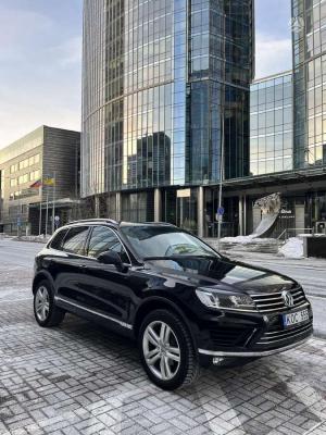 Black Volkswagen Touareg 2014 in Vilnius, with an engine capacity of 3.60 L and mileage of 188 thousand km for 10900 €, photo  on AUTOMOTO.COM.LV