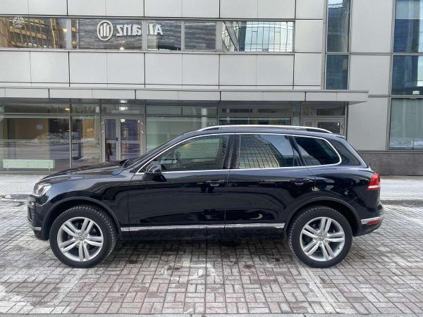 Black Volkswagen Touareg 2014 in Vilnius, with an engine capacity of 3.60 L and mileage of 188 thousand km for 10900 €, photo 3 on AUTOMOTO.COM.LV
