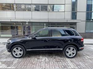 Black Volkswagen Touareg 2014 in Vilnius, with an engine capacity of 3.60 L and mileage of 188 thousand km for 10900 €, photo 3 on AUTOMOTO.COM.LV