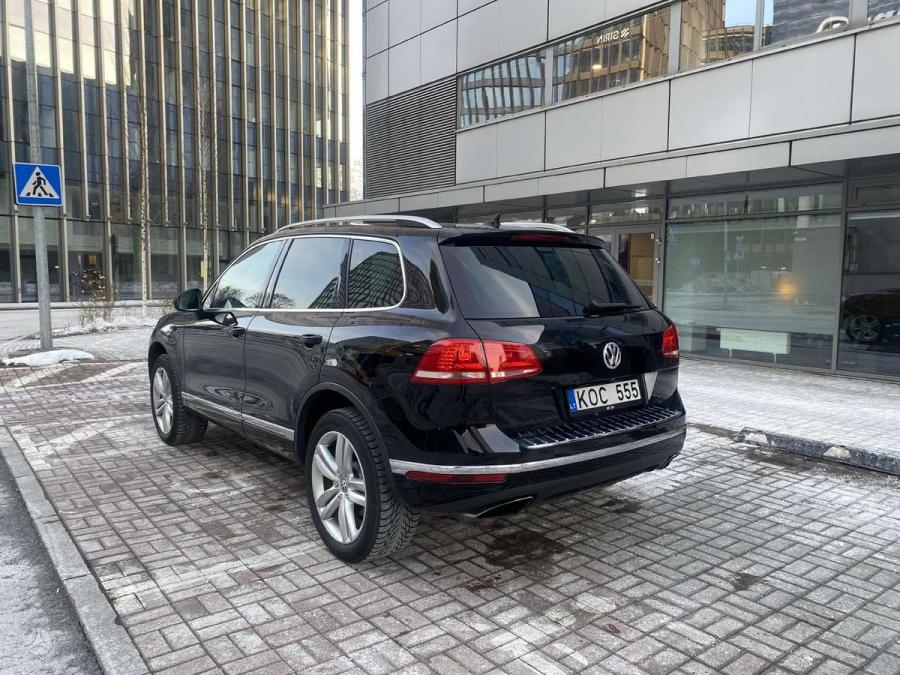 Black Volkswagen Touareg 2014 in Vilnius, with an engine capacity of 3.60 L and mileage of 188 thousand km for 10900 €, photo 4 on AUTOMOTO.COM.LV