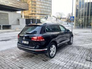 Black Volkswagen Touareg 2014 in Vilnius, with an engine capacity of 3.60 L and mileage of 188 thousand km for 10900 €, photo 5 on AUTOMOTO.COM.LV