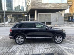 Black Volkswagen Touareg 2014 in Vilnius, with an engine capacity of 3.60 L and mileage of 188 thousand km for 10900 €, photo 6 on AUTOMOTO.COM.LV