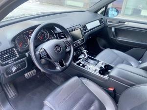 Black Volkswagen Touareg 2014 in Vilnius, with an engine capacity of 3.60 L and mileage of 188 thousand km for 10900 €, photo 7 on AUTOMOTO.COM.LV