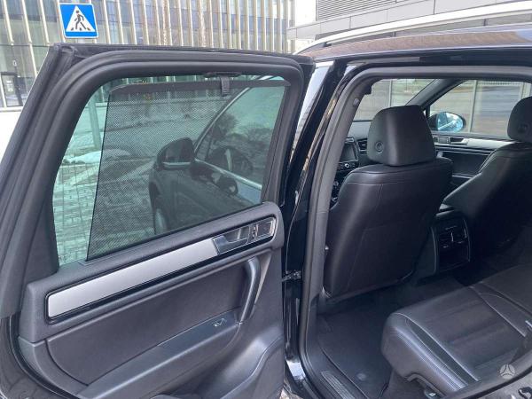 Black Volkswagen Touareg 2014 in Vilnius, with an engine capacity of 3.60 L and mileage of 188 thousand km for 10900 €, photo 10 on AUTOMOTO.COM.LV