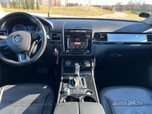 Melns Volkswagen Touareg 2014 Tallina, ar dzinēja tilpumu 3.00 L un nobraukumu 234 tūkst. km par 11500 €, foto 3 vietnē AUTOMOTO.COM.LV