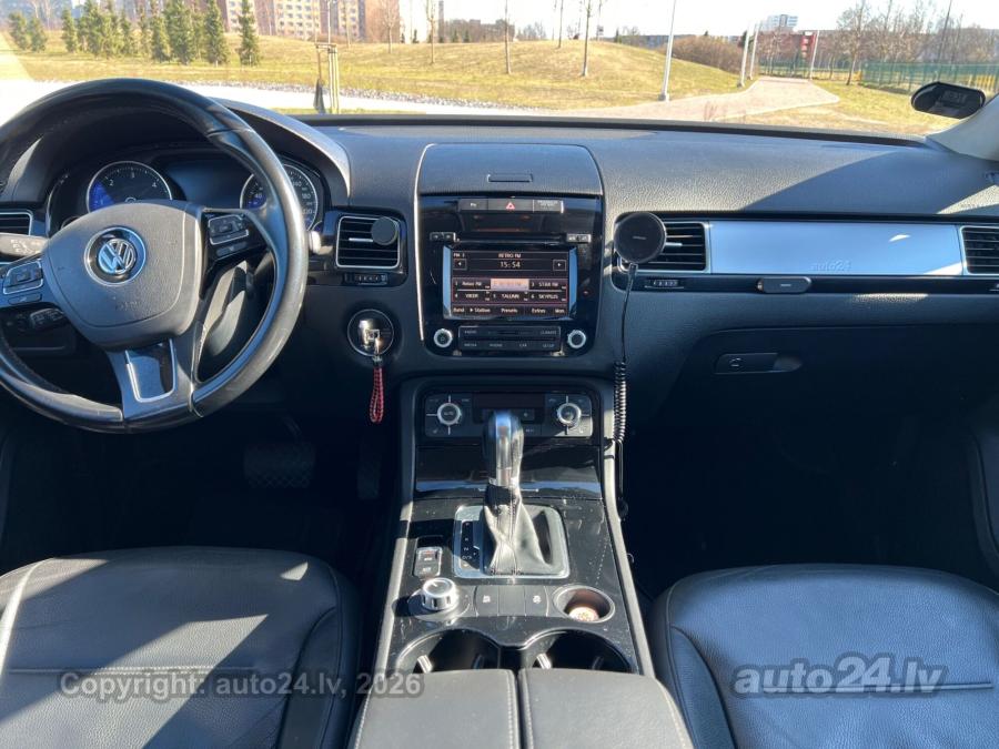 Melns Volkswagen Touareg 2014 Tallina, ar dzinēja tilpumu 3.00 L un nobraukumu 234 tūkst. km par 11500 €, foto 3 vietnē AUTOMOTO.COM.LV