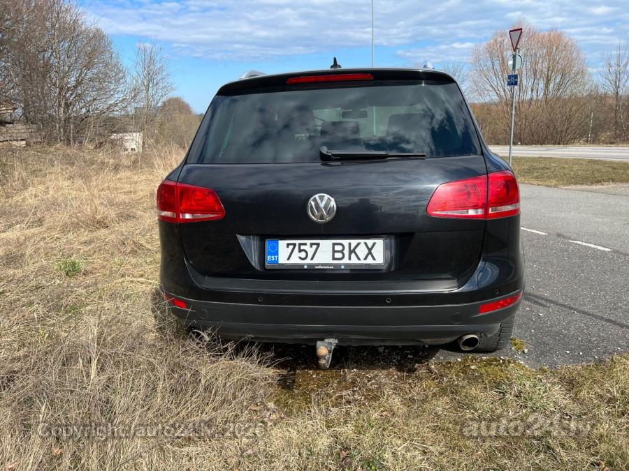 Melns Volkswagen Touareg 2014 Tallina, ar dzinēja tilpumu 3.00 L un nobraukumu 234 tūkst. km par 11500 €, foto 10 vietnē AUTOMOTO.COM.LV