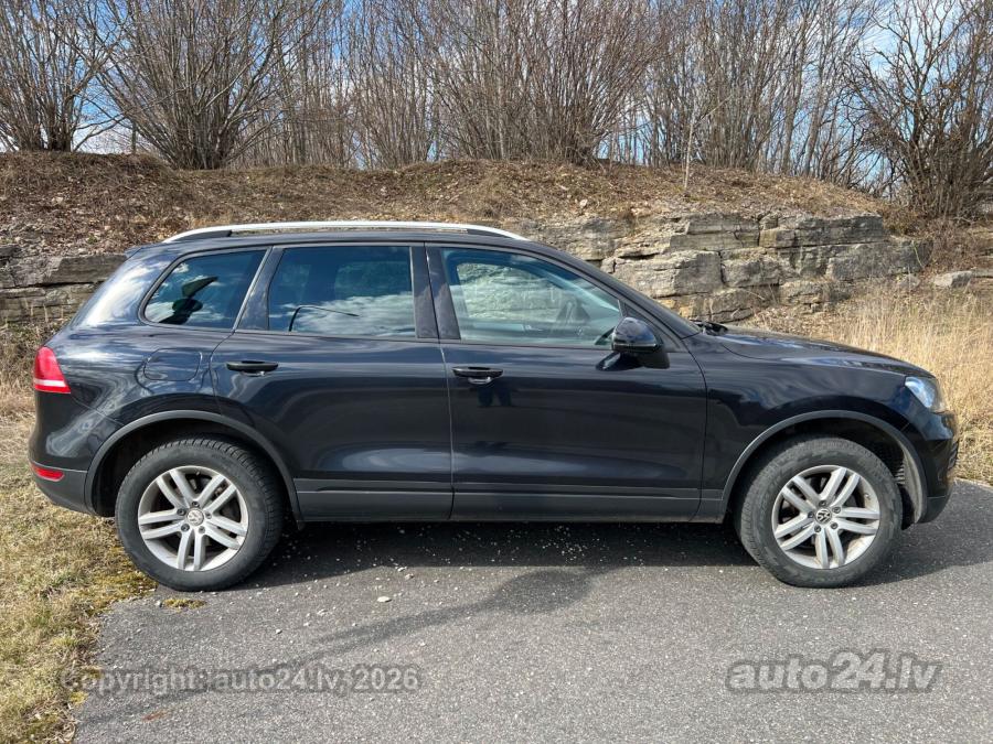 Melns Volkswagen Touareg 2014 Tallina, ar dzinēja tilpumu 3.00 L un nobraukumu 234 tūkst. km par 11500 €, foto 13 vietnē AUTOMOTO.COM.LV