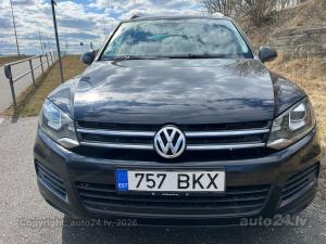 Melns Volkswagen Touareg 2014 Tallina, ar dzinēja tilpumu 3.00 L un nobraukumu 234 tūkst. km par 11500 €, foto 15 vietnē AUTOMOTO.COM.LV