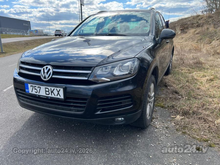 Melns Volkswagen Touareg 2014 Tallina, ar dzinēja tilpumu 3.00 L un nobraukumu 234 tūkst. km par 11500 €, foto 16 vietnē AUTOMOTO.COM.LV