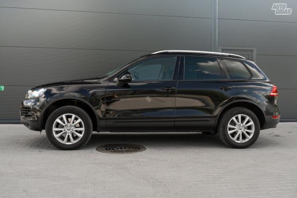 Black Volkswagen Touareg 2014 in Vilnius, with an engine capacity of 0.00 L and mileage of 305 thousand km for 12900 €, photo 6 on AUTOMOTO.COM.LV
