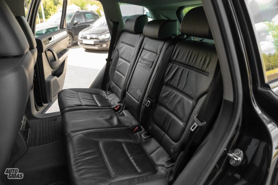 Melns Volkswagen Touareg 2014 Viļņa, ar dzinēja tilpumu 0.00 L un nobraukumu 305 tūkst. km par 12900 €, foto 18 vietnē AUTOMOTO.COM.LV