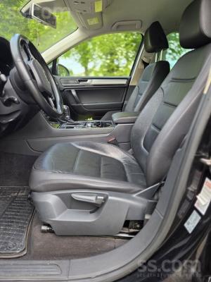 Melns Volkswagen Touareg 2014 Limbaži, ar dzinēja tilpumu 3.00 L un nobraukumu 235 tūkst. km par 13200 €, foto 6 vietnē AUTOMOTO.COM.LV