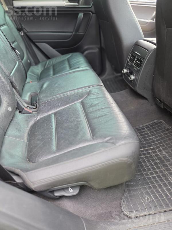 Melns Volkswagen Touareg 2014 Limbaži, ar dzinēja tilpumu 3.00 L un nobraukumu 235 tūkst. km par 13200 €, foto 7 vietnē AUTOMOTO.COM.LV