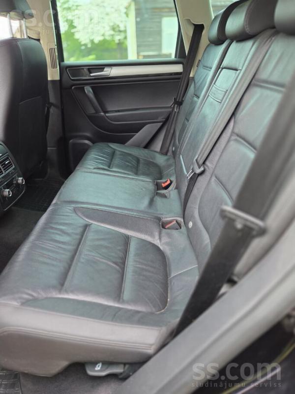 Melns Volkswagen Touareg 2014 Limbaži, ar dzinēja tilpumu 3.00 L un nobraukumu 235 tūkst. km par 13200 €, foto 8 vietnē AUTOMOTO.COM.LV