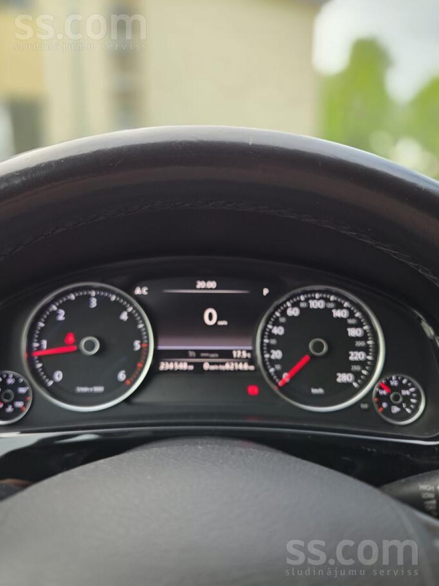 Melns Volkswagen Touareg 2014 Limbaži, ar dzinēja tilpumu 3.00 L un nobraukumu 235 tūkst. km par 13200 €, foto 10 vietnē AUTOMOTO.COM.LV