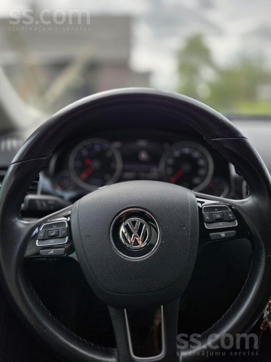 Melns Volkswagen Touareg 2014 Limbaži, ar dzinēja tilpumu 3.00 L un nobraukumu 235 tūkst. km par 13200 €, foto 11 vietnē AUTOMOTO.COM.LV