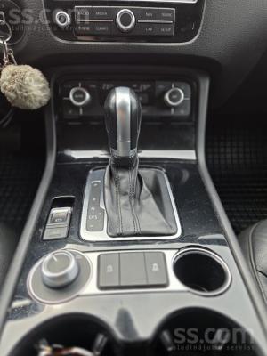 Melns Volkswagen Touareg 2014 Limbaži, ar dzinēja tilpumu 3.00 L un nobraukumu 235 tūkst. km par 13200 €, foto 12 vietnē AUTOMOTO.COM.LV