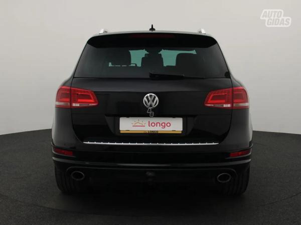 Black Volkswagen Touareg 2014 in Vilnius, with an engine capacity of 3.00 L and mileage of 268 thousand km for 14099 €, photo 5 on AUTOMOTO.COM.LV