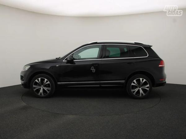 Black Volkswagen Touareg 2014 in Vilnius, with an engine capacity of 3.00 L and mileage of 268 thousand km for 14099 €, photo 6 on AUTOMOTO.COM.LV