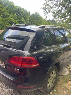Melns Volkswagen Touareg 2014 Viļņa, ar dzinēja tilpumu 3.00 L un nobraukumu 100 tūkst. km par 9850 €, foto 5 vietnē AUTOMOTO.COM.LV