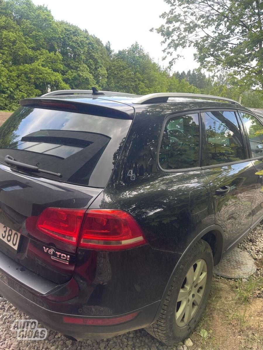 Melns Volkswagen Touareg 2014 Viļņa, ar dzinēja tilpumu 3.00 L un nobraukumu 100 tūkst. km par 9850 €, foto 5 vietnē AUTOMOTO.COM.LV