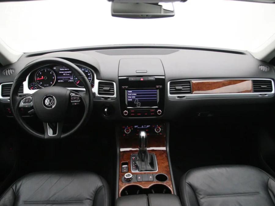 Melns Volkswagen Touareg 2014 Viļņa, ar dzinēja tilpumu 3.00 L un nobraukumu 200 tūkst. km par 14299 €, foto 3 vietnē AUTOMOTO.COM.LV