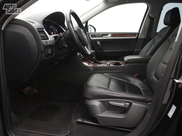 Melns Volkswagen Touareg 2014 Viļņa, ar dzinēja tilpumu 3.00 L un nobraukumu 200 tūkst. km par 14299 €, foto 4 vietnē AUTOMOTO.COM.LV