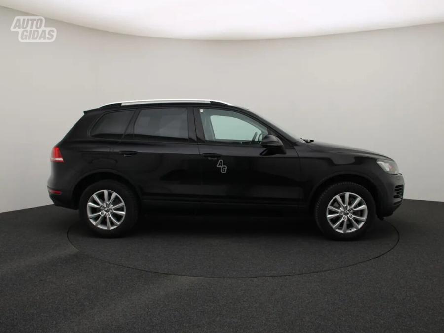 Melns Volkswagen Touareg 2014 Viļņa, ar dzinēja tilpumu 3.00 L un nobraukumu 200 tūkst. km par 14299 €, foto 10 vietnē AUTOMOTO.COM.LV
