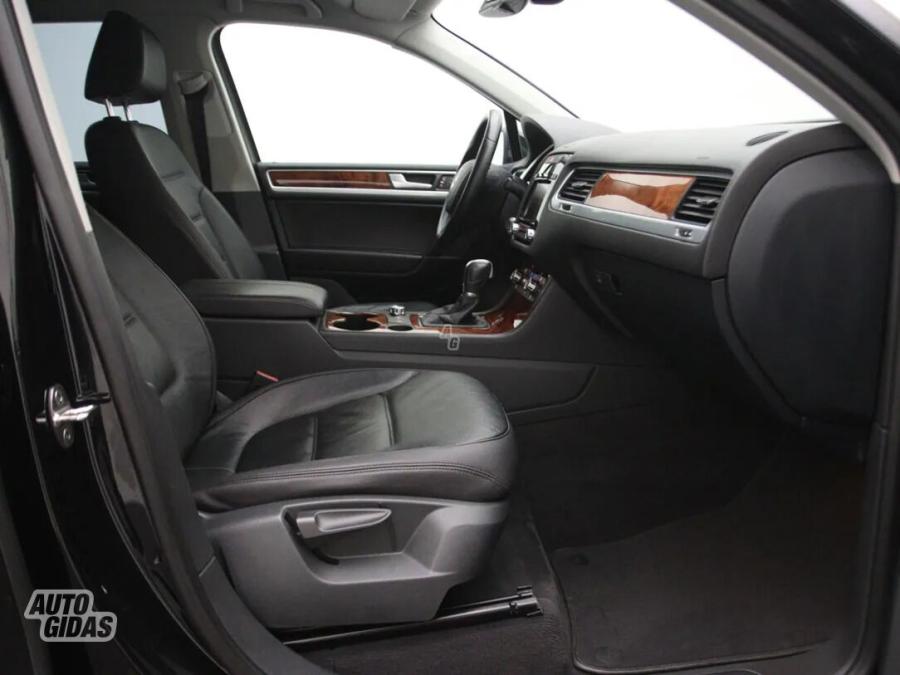 Melns Volkswagen Touareg 2014 Viļņa, ar dzinēja tilpumu 3.00 L un nobraukumu 200 tūkst. km par 14299 €, foto 15 vietnē AUTOMOTO.COM.LV