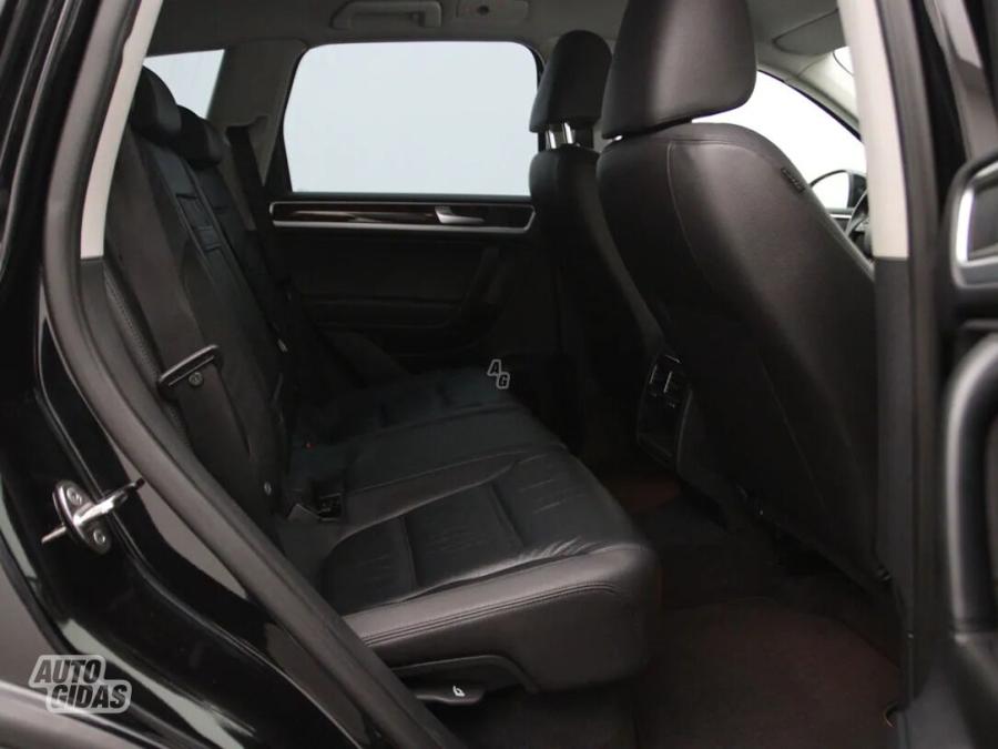 Melns Volkswagen Touareg 2014 Viļņa, ar dzinēja tilpumu 3.00 L un nobraukumu 200 tūkst. km par 14299 €, foto 16 vietnē AUTOMOTO.COM.LV