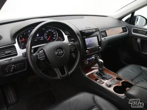 Melns Volkswagen Touareg 2014 Viļņa, ar dzinēja tilpumu 3.00 L un nobraukumu 200 tūkst. km par 14299 €, foto 17 vietnē AUTOMOTO.COM.LV