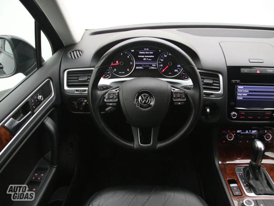 Melns Volkswagen Touareg 2014 Viļņa, ar dzinēja tilpumu 3.00 L un nobraukumu 200 tūkst. km par 14299 €, foto 18 vietnē AUTOMOTO.COM.LV
