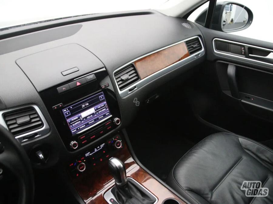 Melns Volkswagen Touareg 2014 Viļņa, ar dzinēja tilpumu 3.00 L un nobraukumu 200 tūkst. km par 14299 €, foto 22 vietnē AUTOMOTO.COM.LV