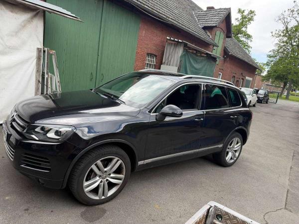 Melns Volkswagen Touareg 2014 Jurbarkas, ar dzinēja tilpumu 3.00 L un nobraukumu 300 tūkst. km par 10499 €, foto 1 vietnē AUTOMOTO.COM.LV
