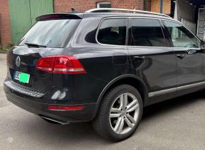 Melns Volkswagen Touareg 2014 Jurbarkas, ar dzinēja tilpumu 3.00 L un nobraukumu 300 tūkst. km par 10499 €, foto 4 vietnē AUTOMOTO.COM.LV