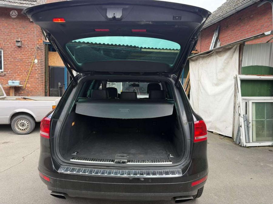 Melns Volkswagen Touareg 2014 Jurbarkas, ar dzinēja tilpumu 3.00 L un nobraukumu 300 tūkst. km par 10499 €, foto 5 vietnē AUTOMOTO.COM.LV