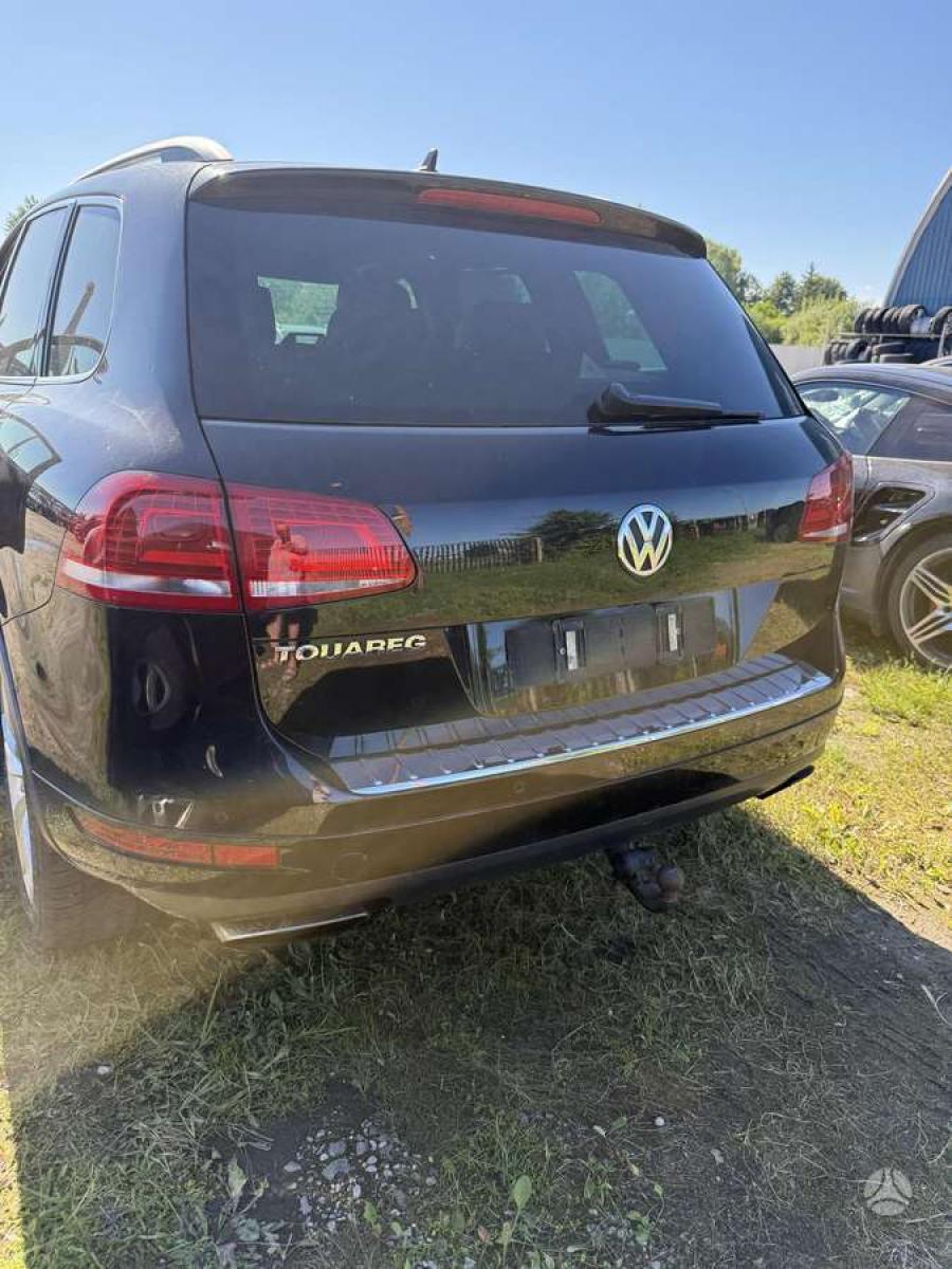 Melns Volkswagen Touareg 2014 Jurbarkas, ar dzinēja tilpumu 3.00 L un nobraukumu 300 tūkst. km par 10499 €, foto 6 vietnē AUTOMOTO.COM.LV